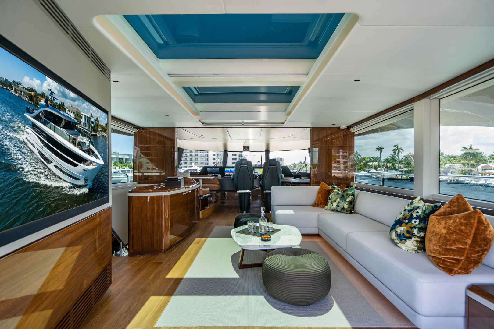 Yacht SPLASH, Princess X95 | CHARTERWORLD Luxury Superyacht Charters